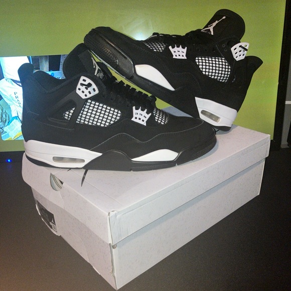 Jordan | Shoes | Jordan 4 White Thunders Sz 1 Box Comes With The Shoes ...